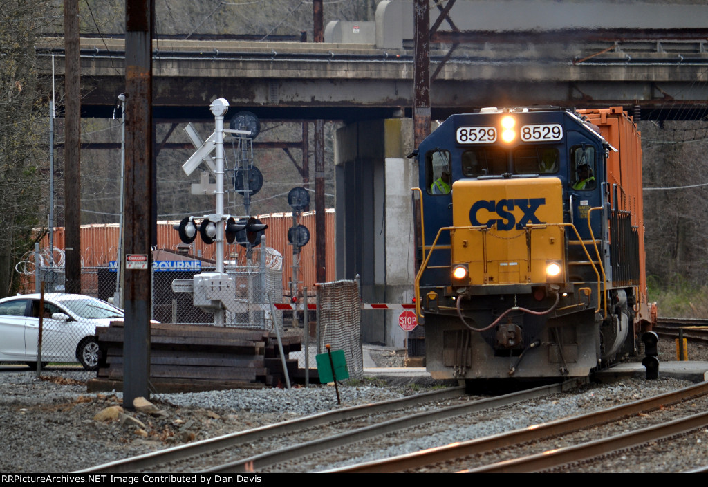 CSX SD50-2 8529 leads Q706-16